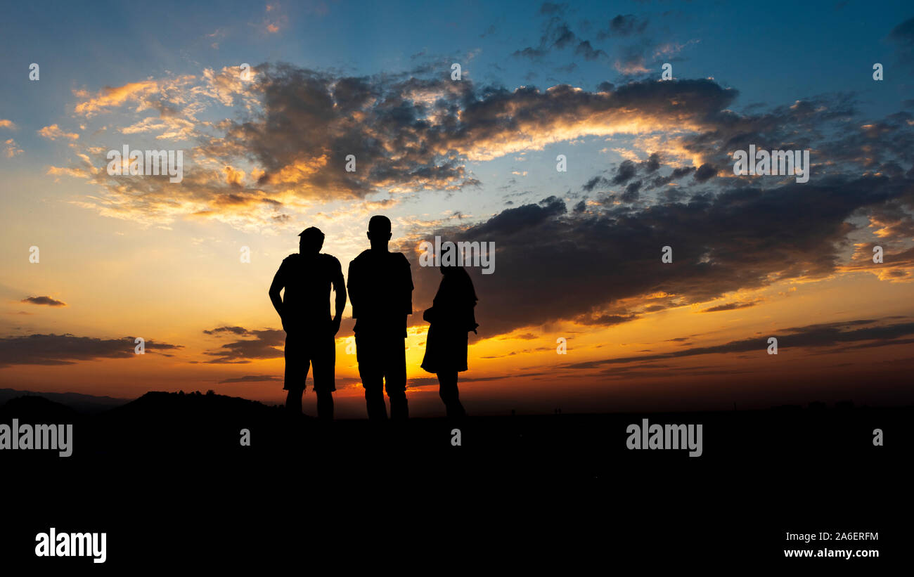 Group watching sunset together hi-res stock photography and images - Alamy