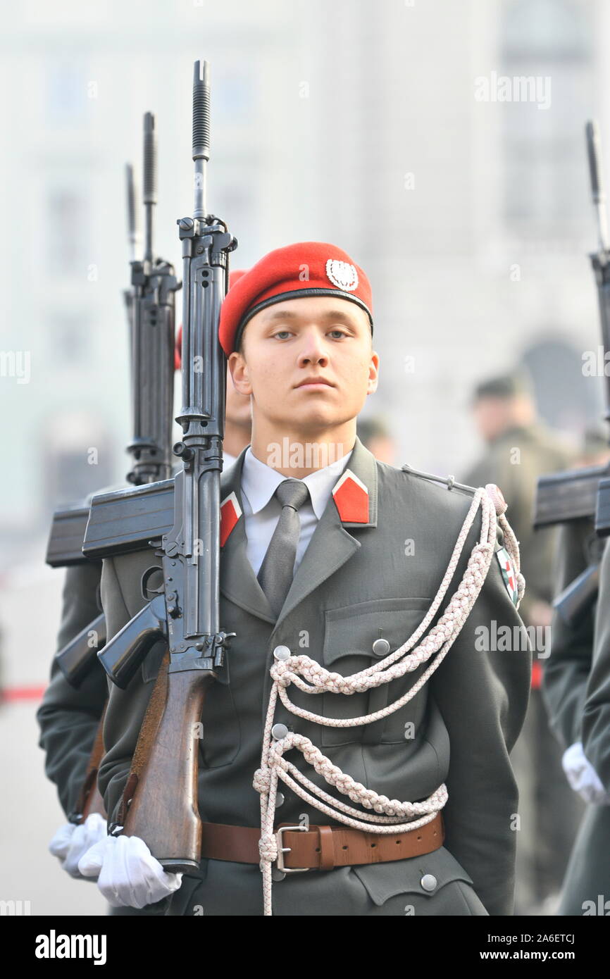 Army guard hi-res stock photography and images - Alamy
