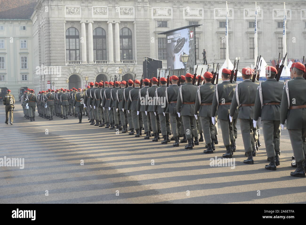 Army guard hi-res stock photography and images - Alamy