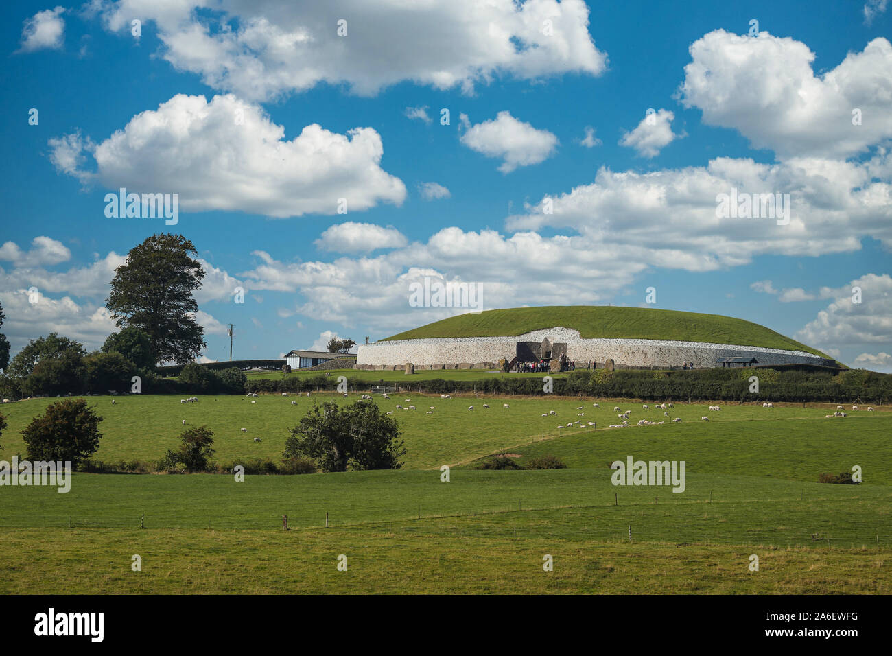 The Newgrange Megalithic Passage Tomb Stock Photo - Alamy