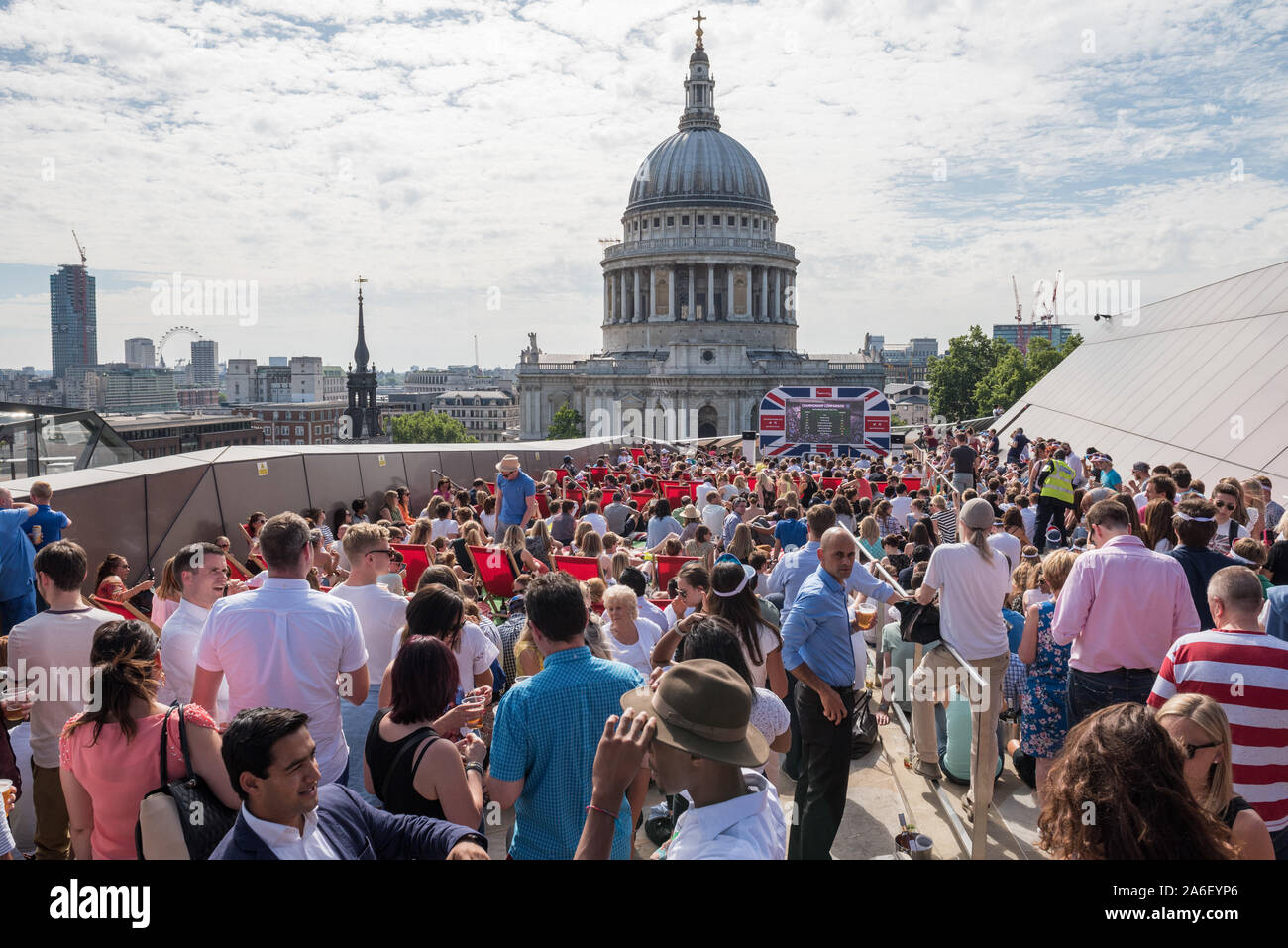 Wimbledon skyline people tennis hi-res stock photography and images - Alamy