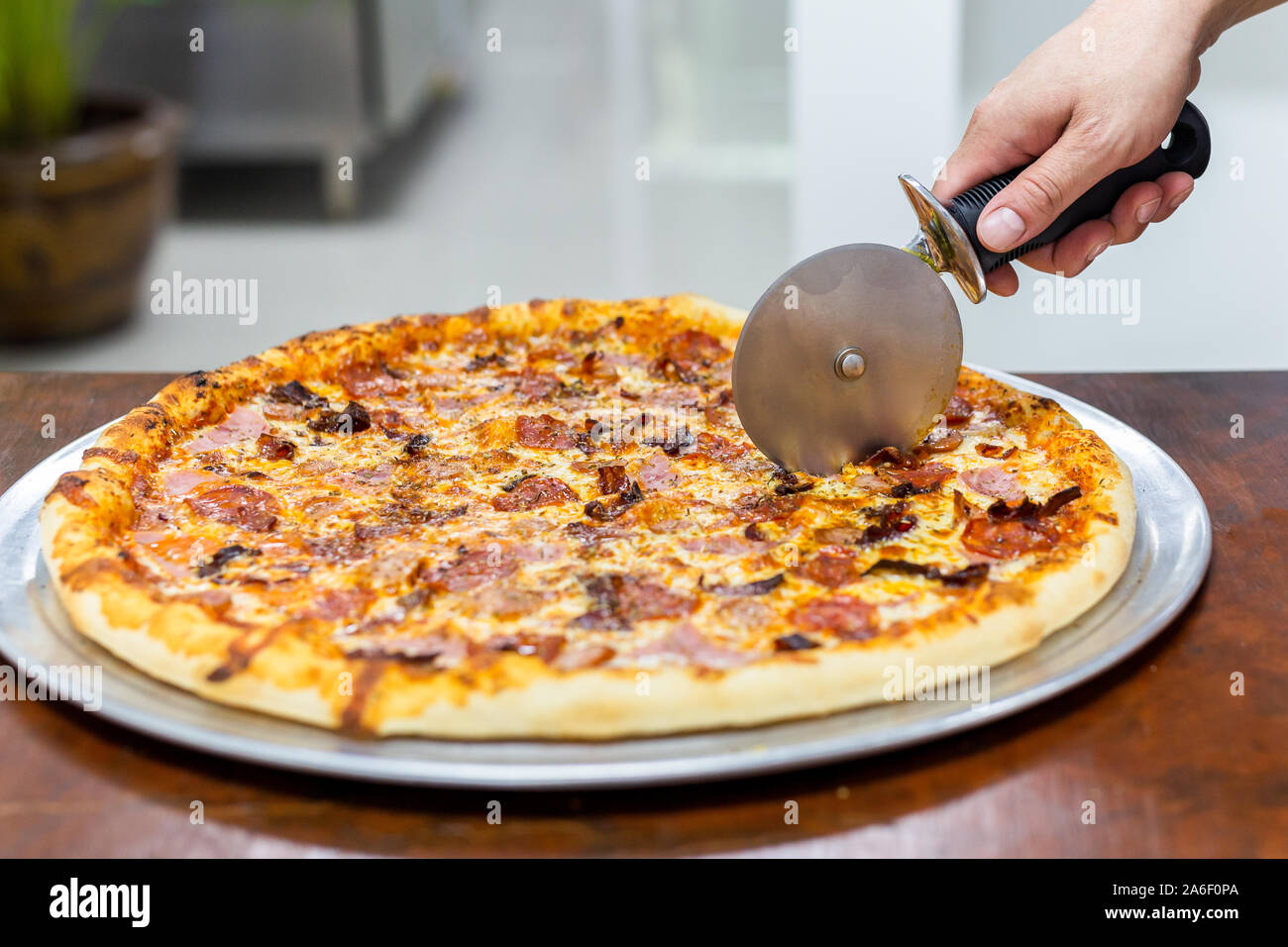 Cutting pizza slice wheel hi-res stock photography and images - Alamy