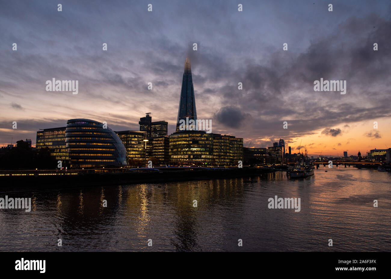 City hall london thames sunset hi-res stock photography and images - Alamy
