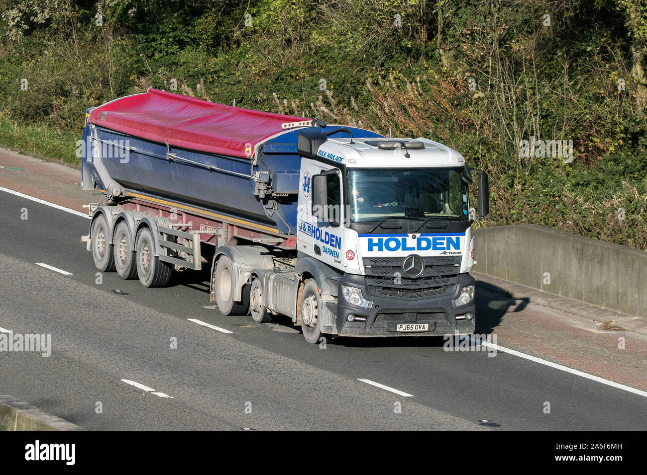 Articulated tractor unit hi-res stock photography and images - Alamy