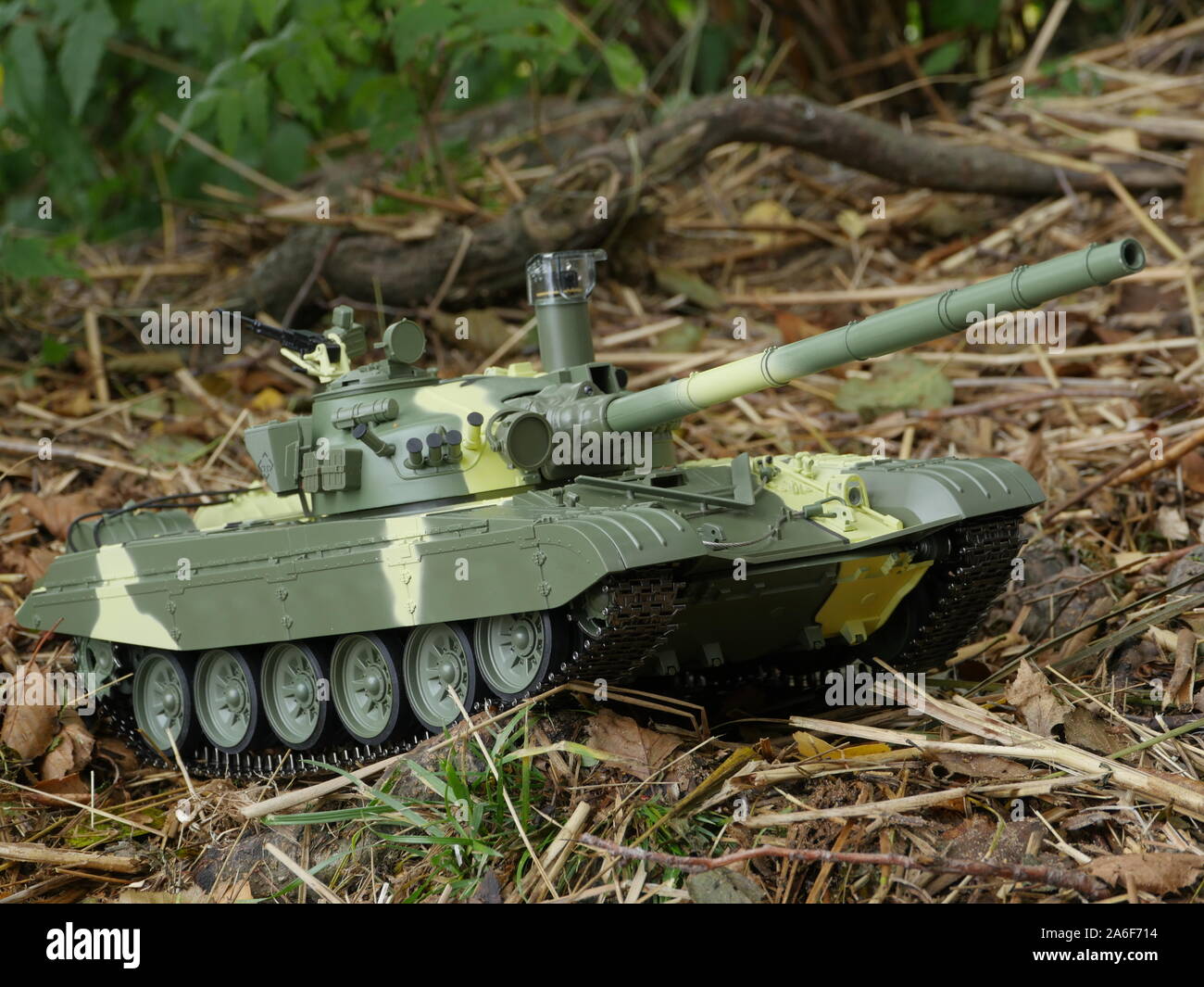 Russian tank T-72side view, close to Stock Photo - Alamy