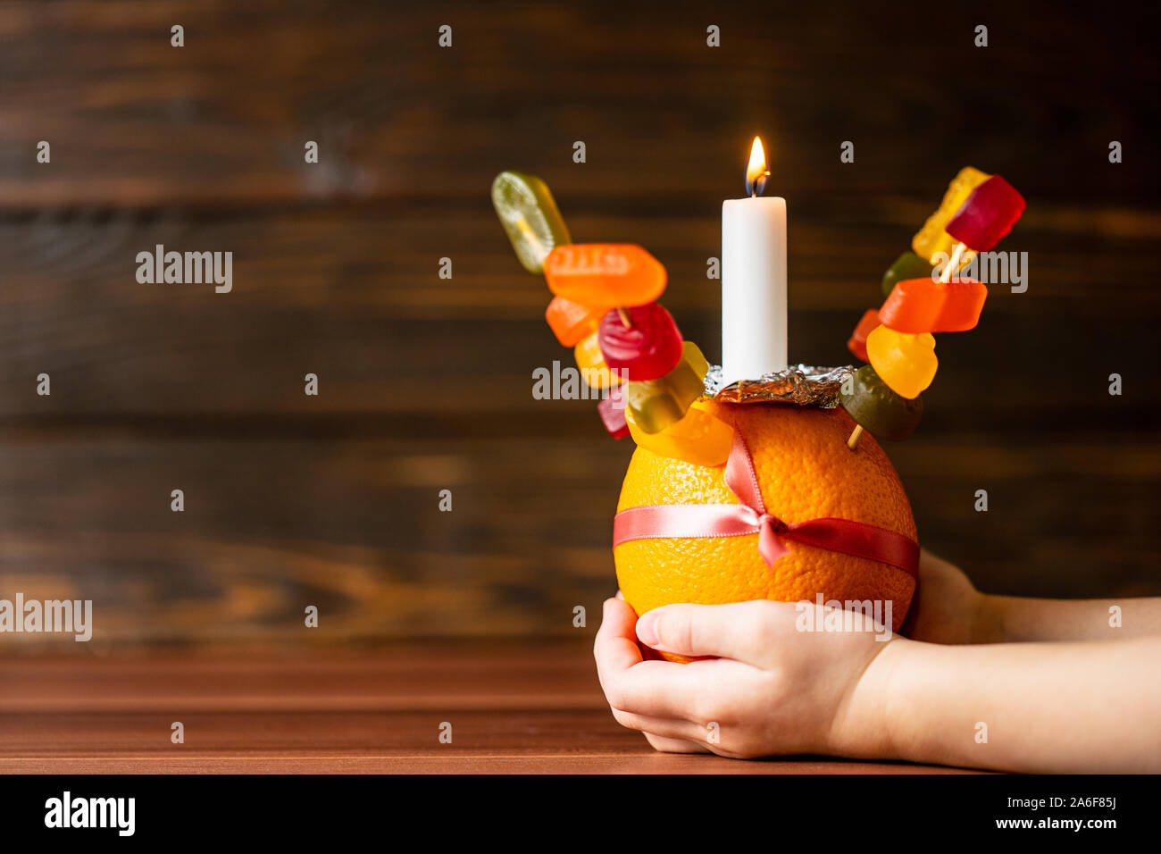 Christingle candles hi-res stock photography and images - Alamy