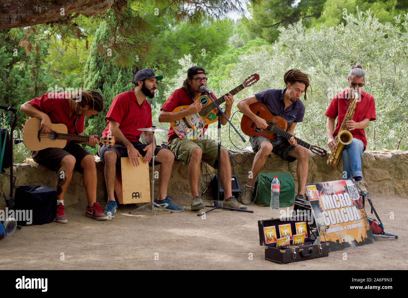 Buskers performing at Park Guell in Barcelona, Spain Stock Photo - Alamy