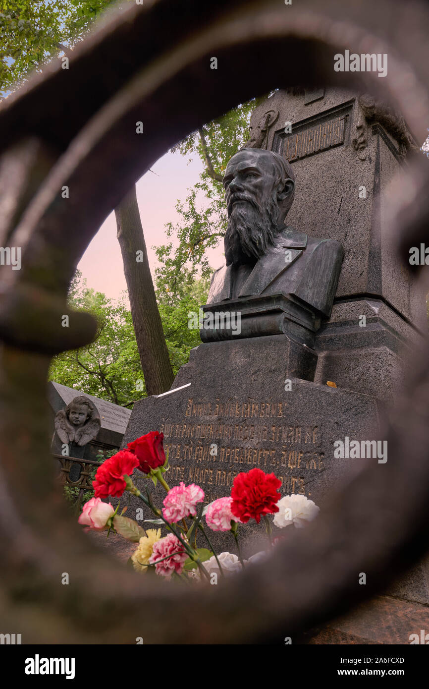 Alexander nevsky lavra tikhvin cemetery hi-res stock photography and ...