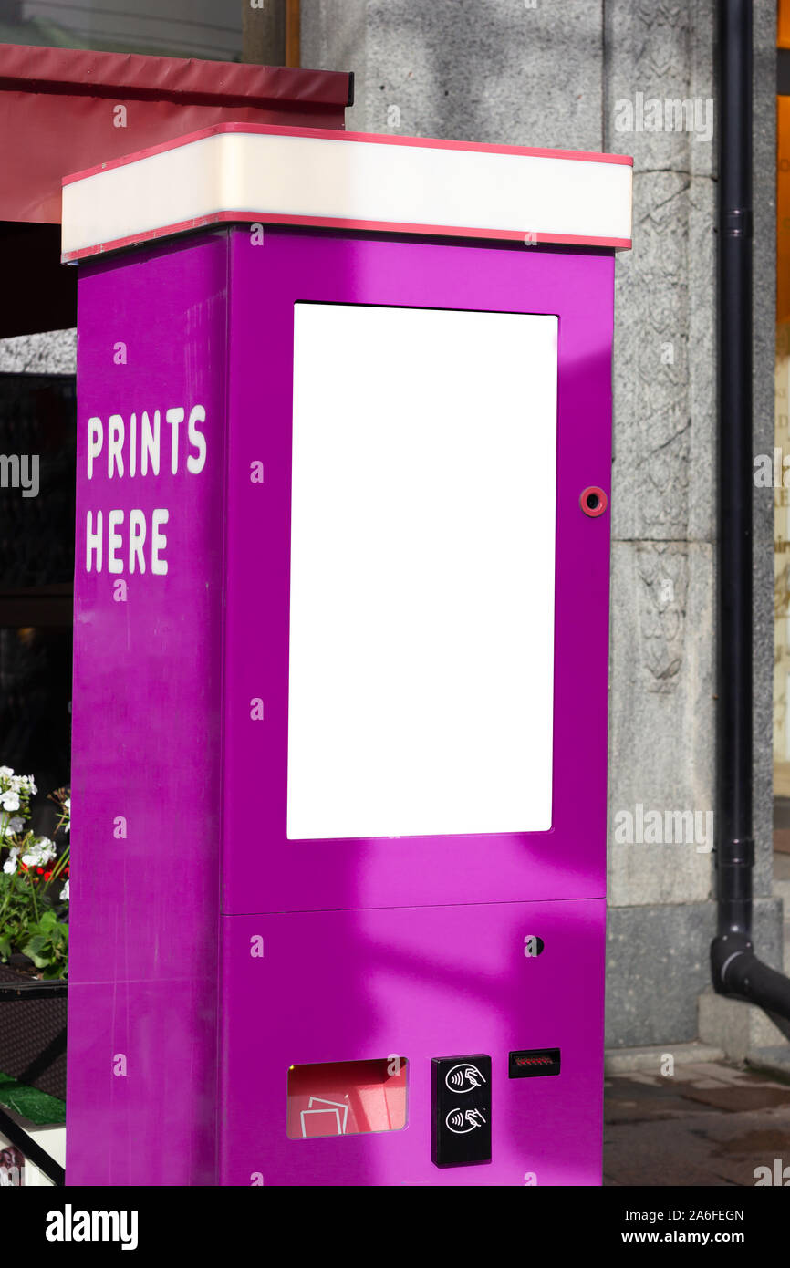 Passport photo machine hi-res stock photography and images - Alamy