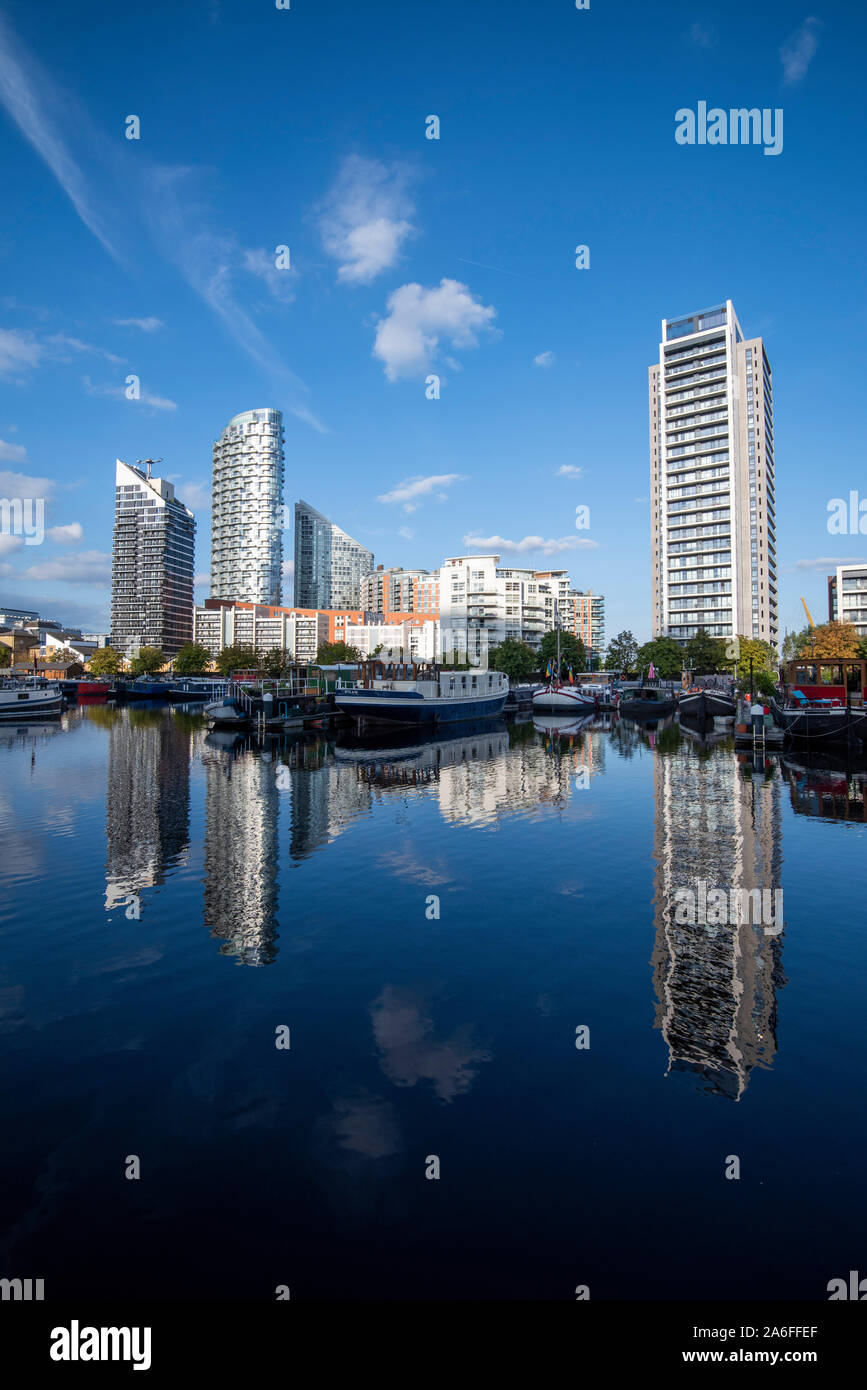 Reflections in Poplar Dock Marina in East London, England UK Stock ...
