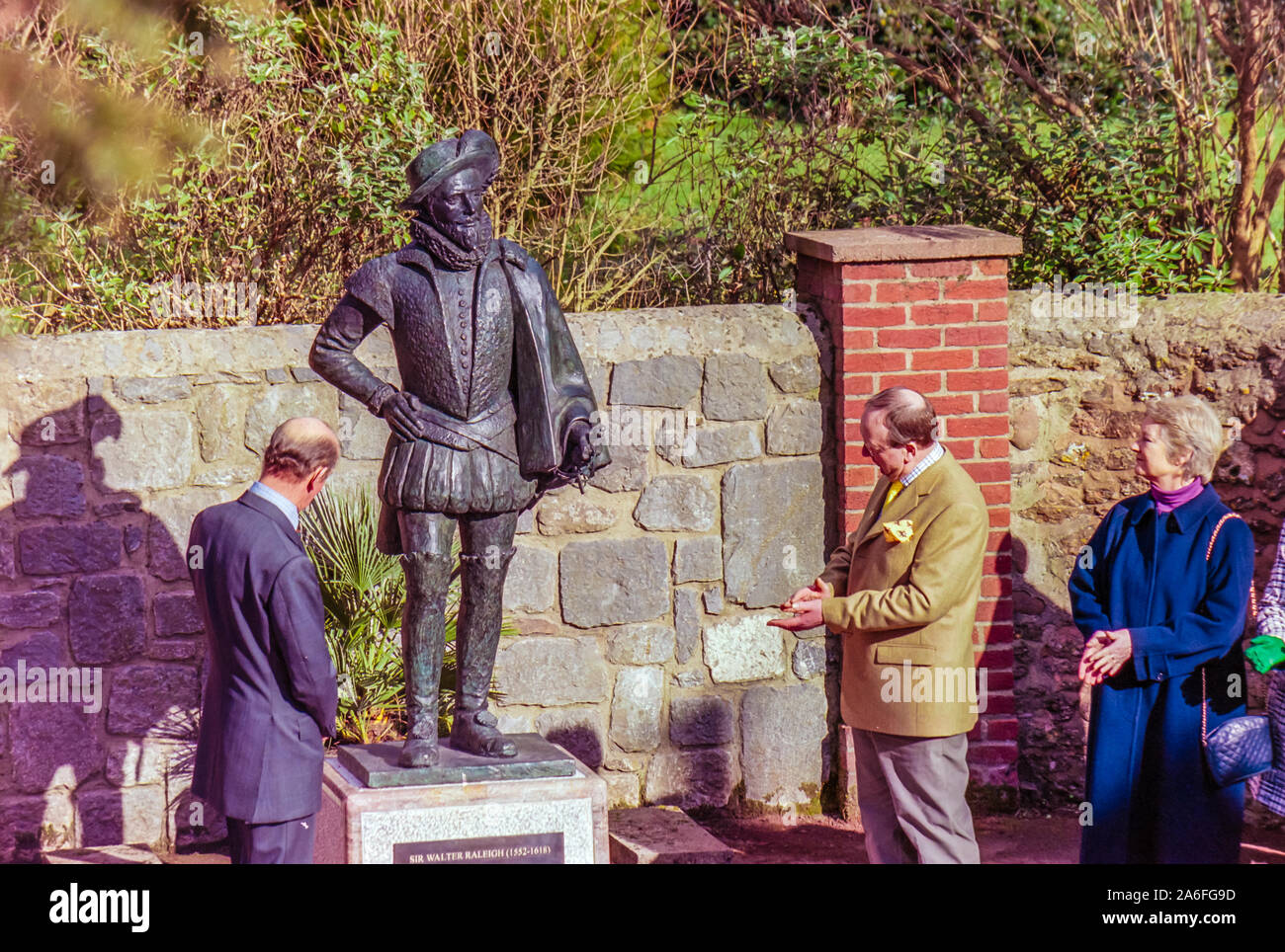 The Duke of Kent, Parish Chairman and the sculptor unveiling the statue ...