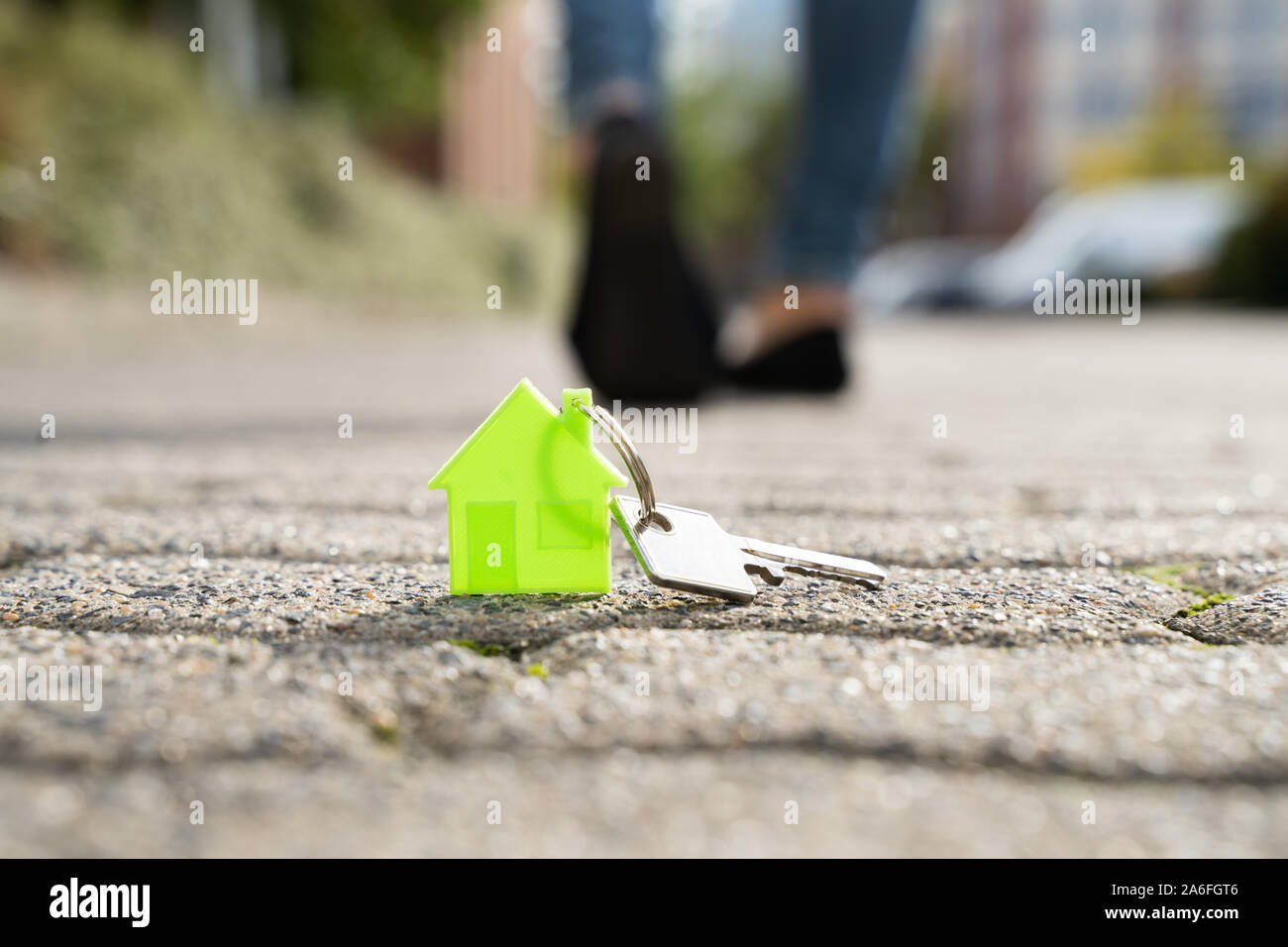 Lost dropped keys hi-res stock photography and images - Alamy