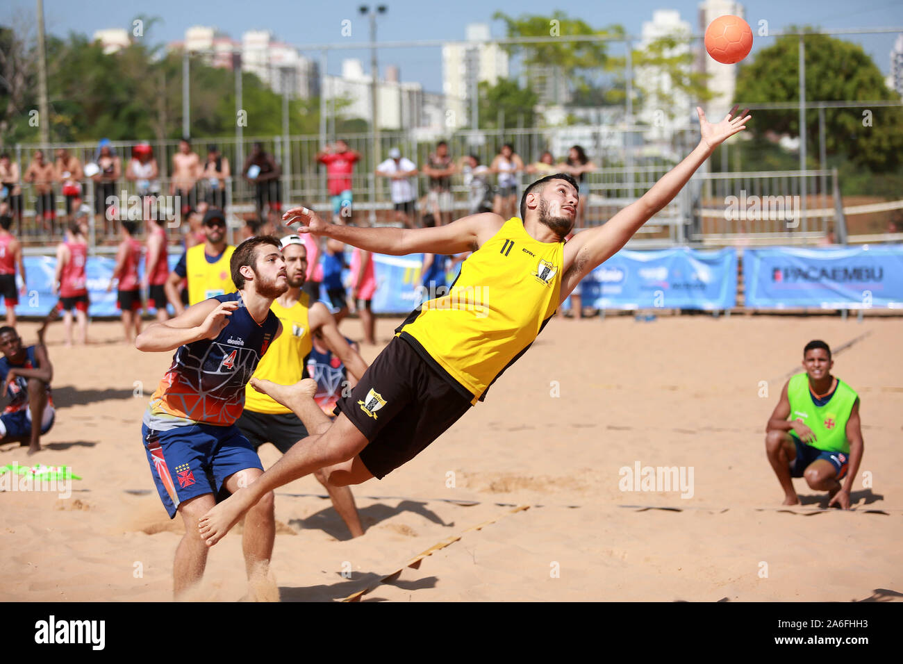 Beach handball hi-res stock photography and images - Alamy