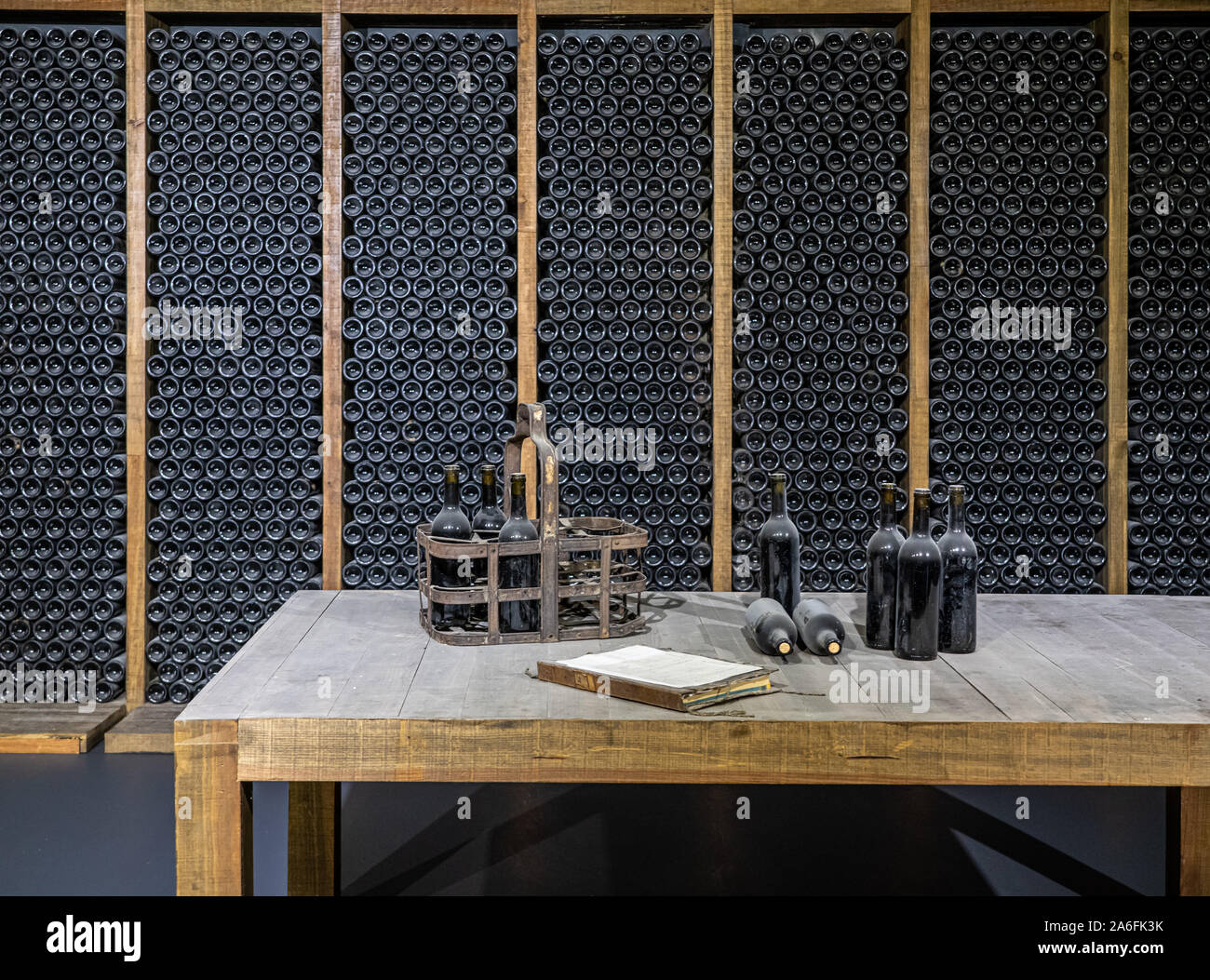 Glass racks hi-res stock photography and images - Alamy