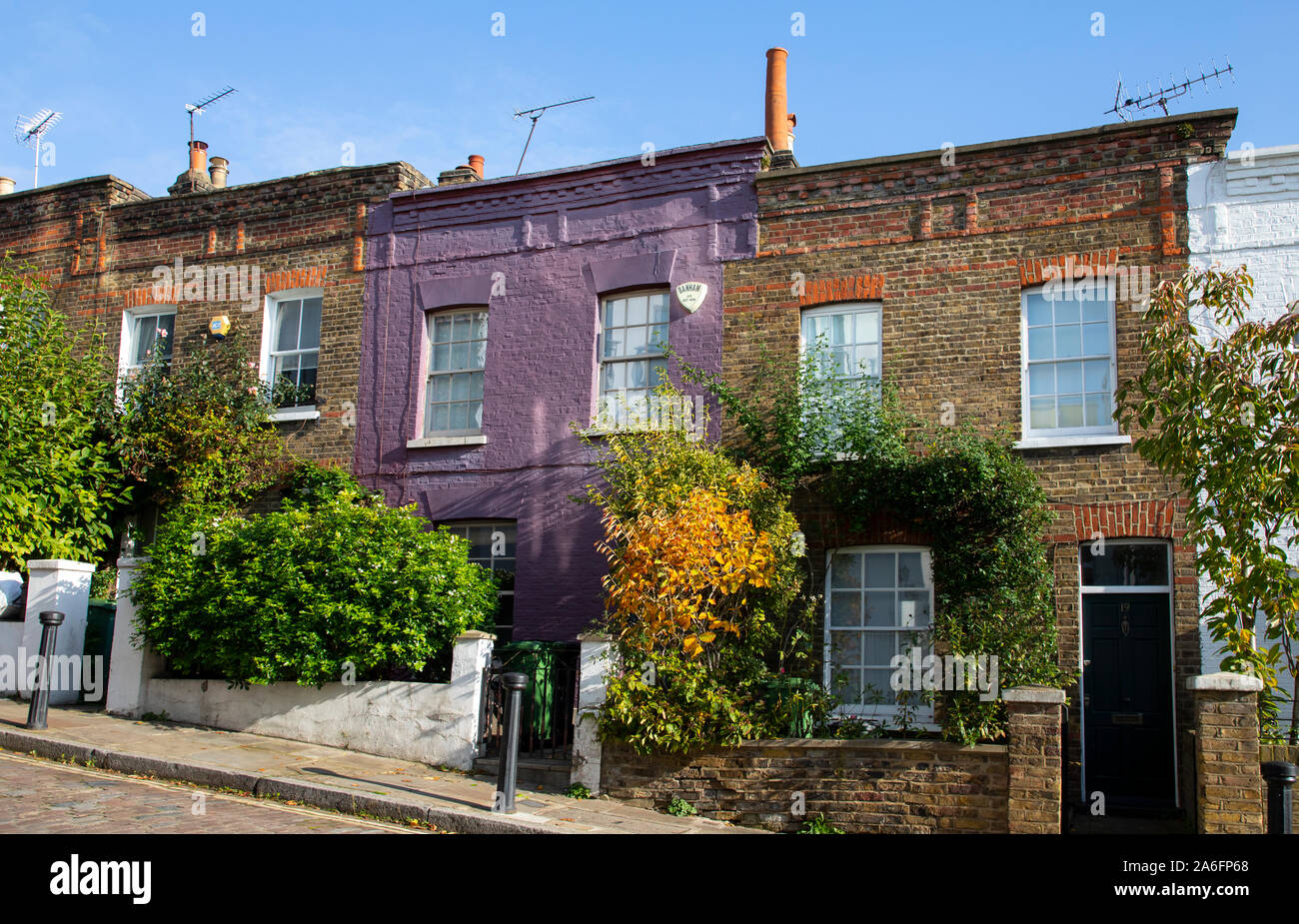 Old english alleyways hi-res stock photography and images - Alamy