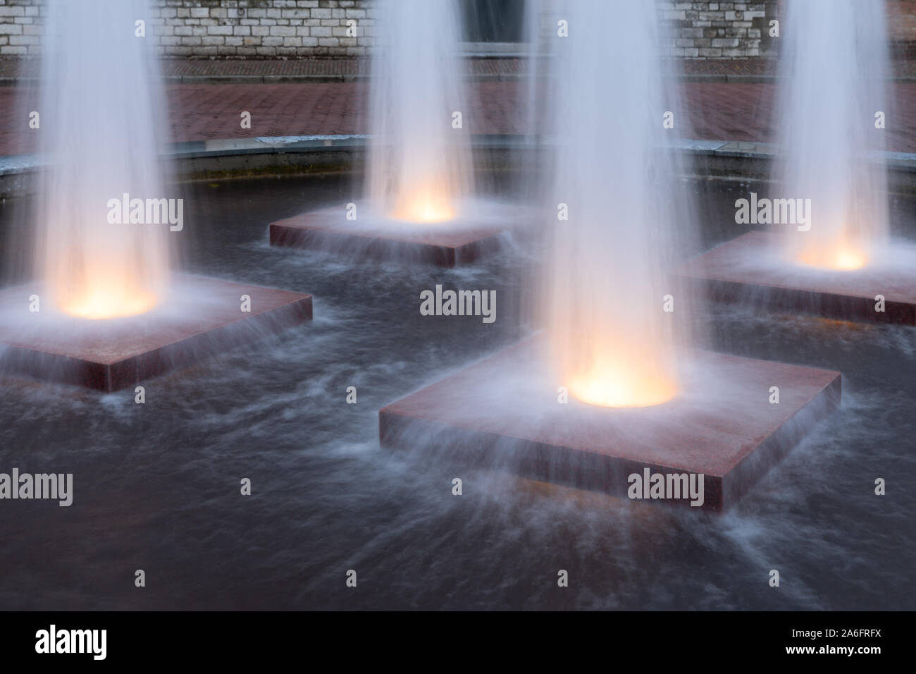Splash fountains hi-res stock photography and images - Alamy
