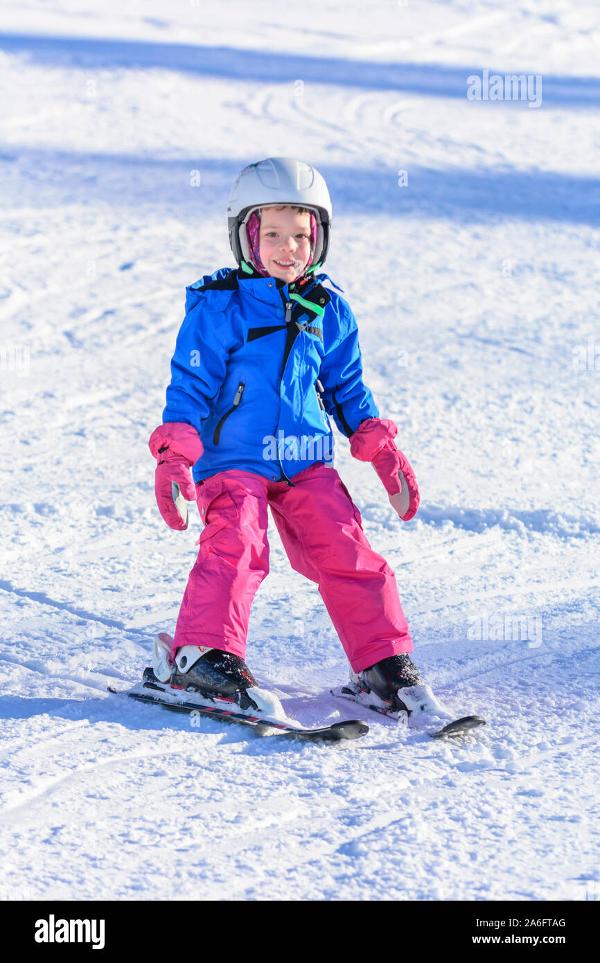 Kids slope hi-res stock photography and images - Alamy