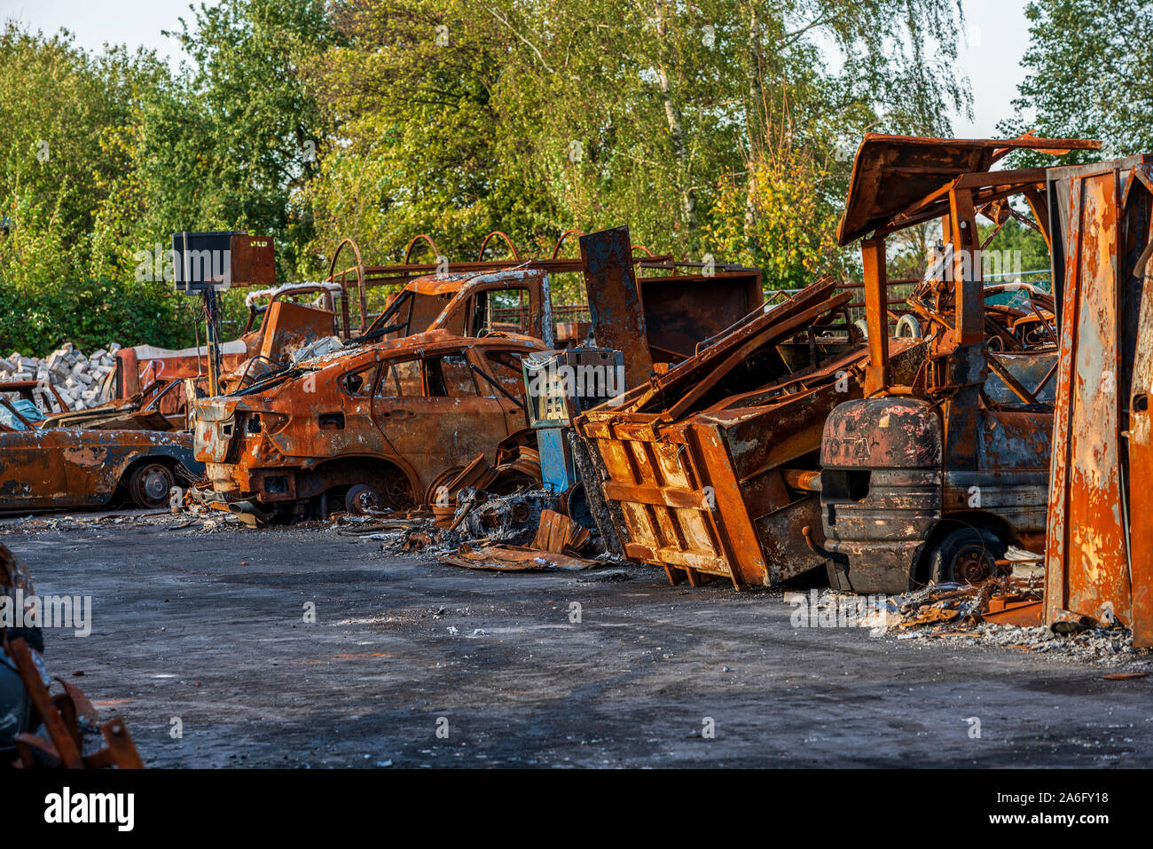 Crushed luxury red car hi-res stock photography and images - Alamy