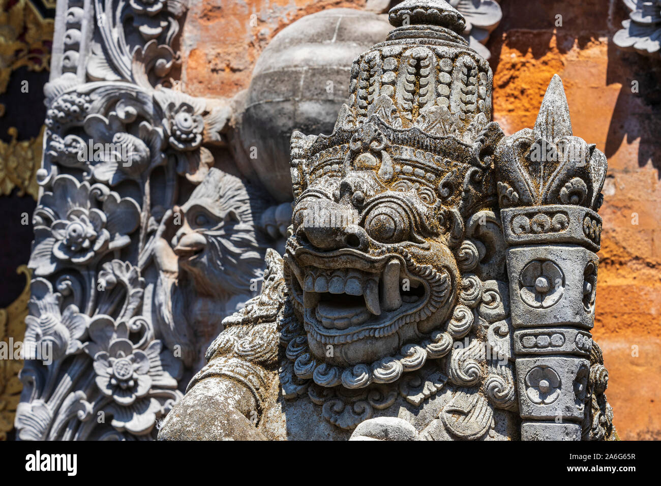 Bali indonesia hindu guardian statues hi-res stock photography and ...