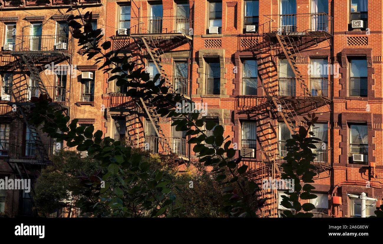 Tenement fire escapes hi-res stock photography and images - Alamy