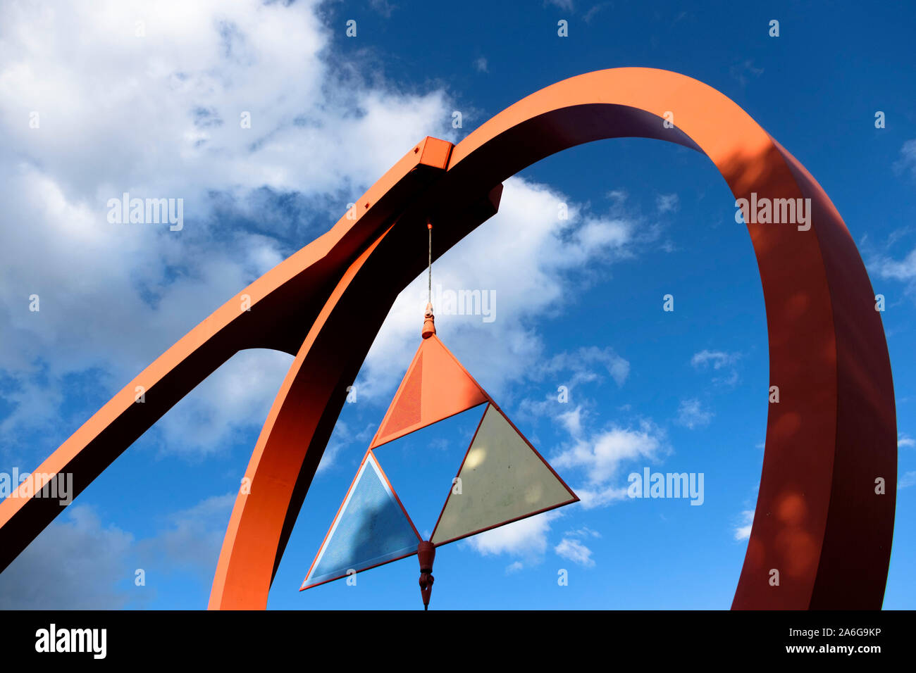 The newport wave steel sculpture by peter fink hi-res stock photography ...