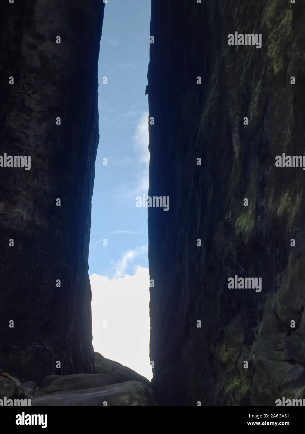 Rock gap with blue sky in background. Cracked sandstone block Stock ...
