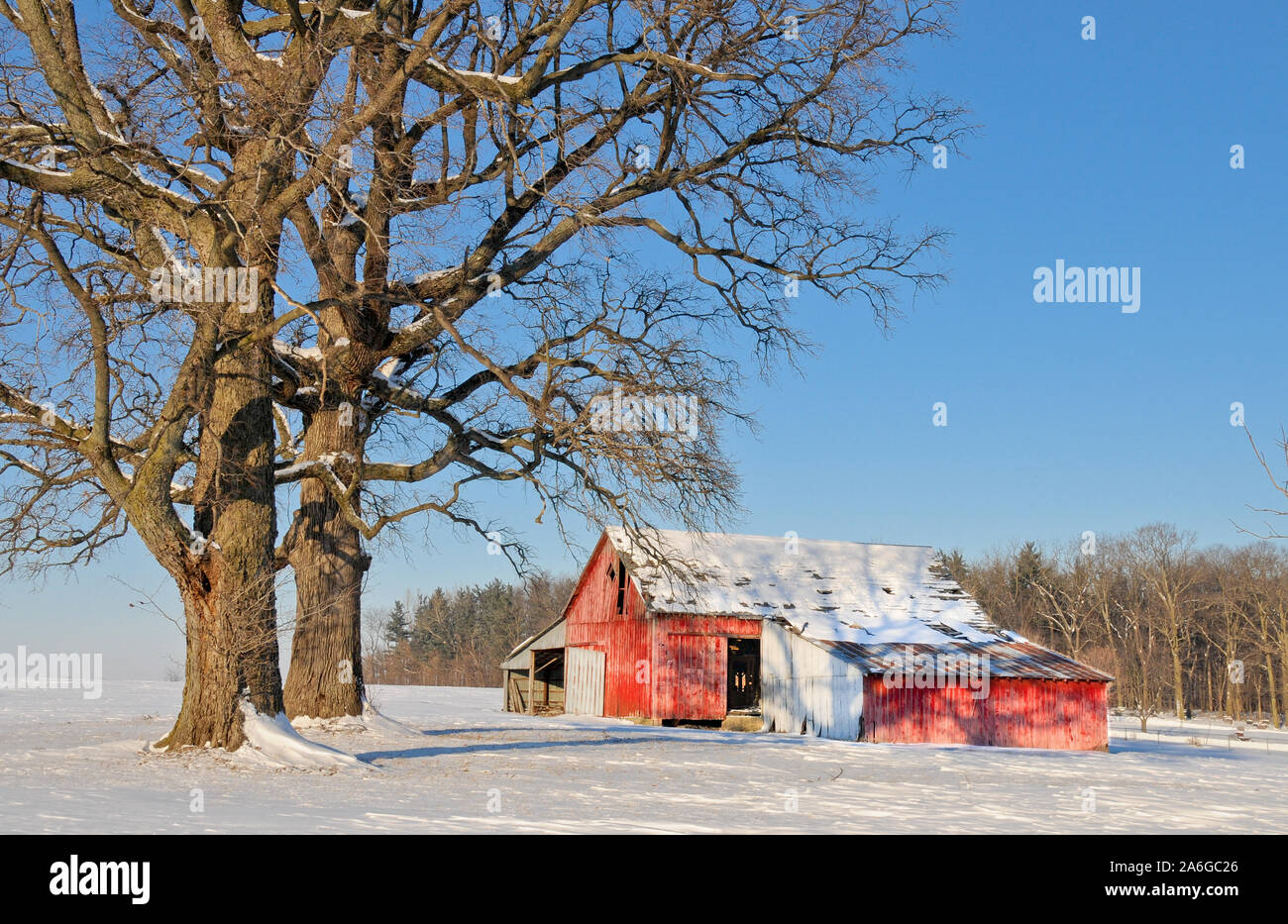 Lovely old faded red barn from days gone by Stock Photo - Alamy