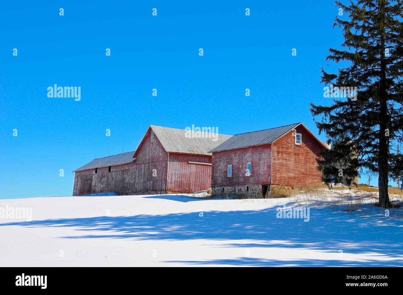 Lovely old faded red barn from days gone by Stock Photo - Alamy