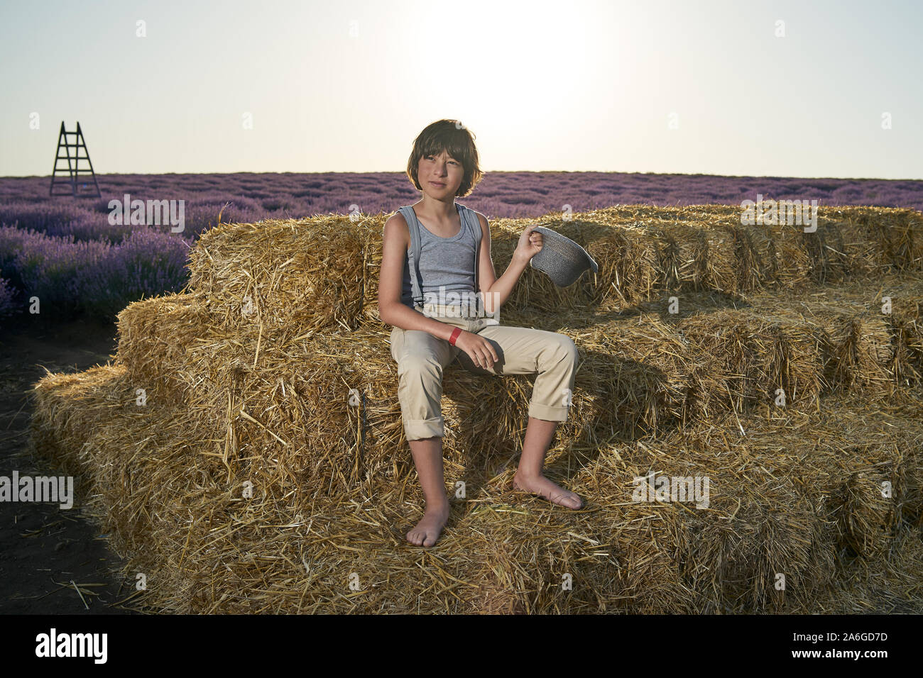 Barefoot boy hi-res stock photography and images - Alamy