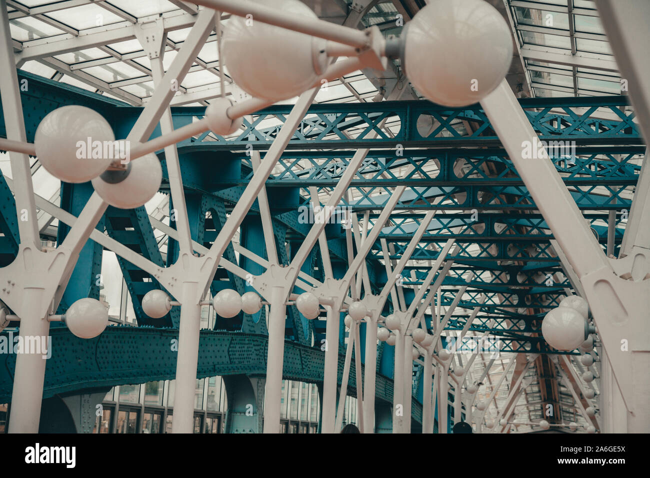 White metal girder bridge hi-res stock photography and images - Alamy