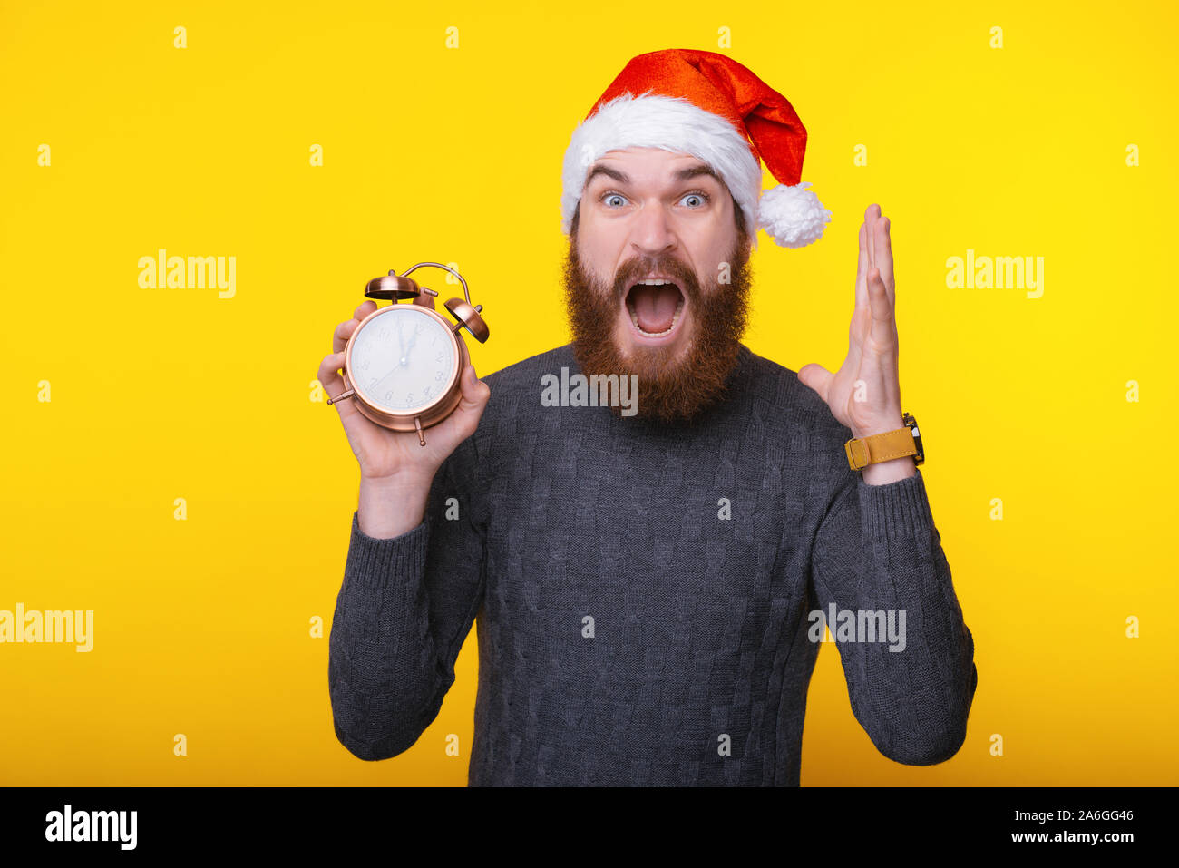 Man screaming alarm clock hi-res stock photography and images - Alamy