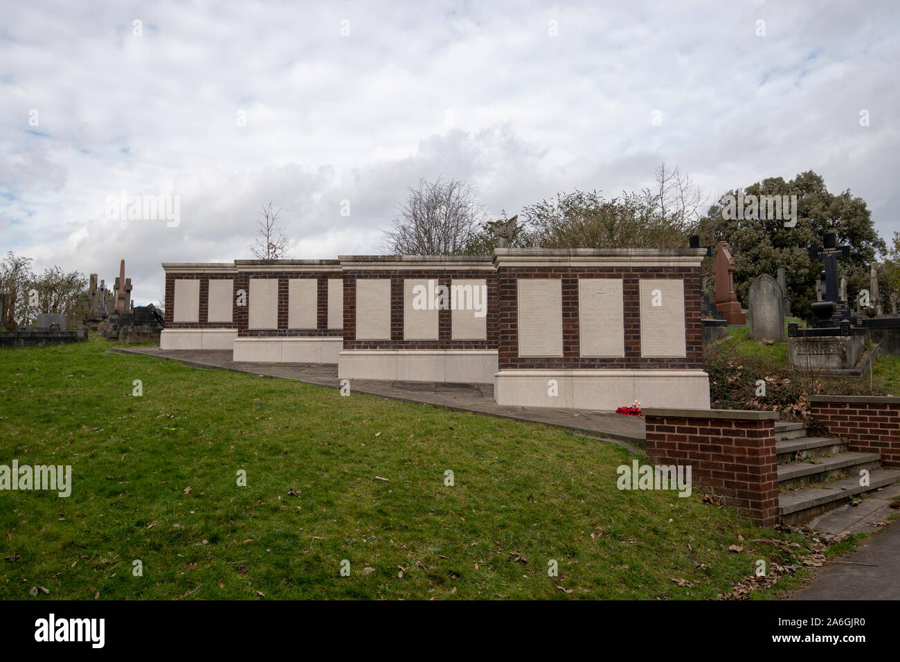 The CWGC Screen Walls at Greenbank Cemetery, Bristol Stock Photo - Alamy