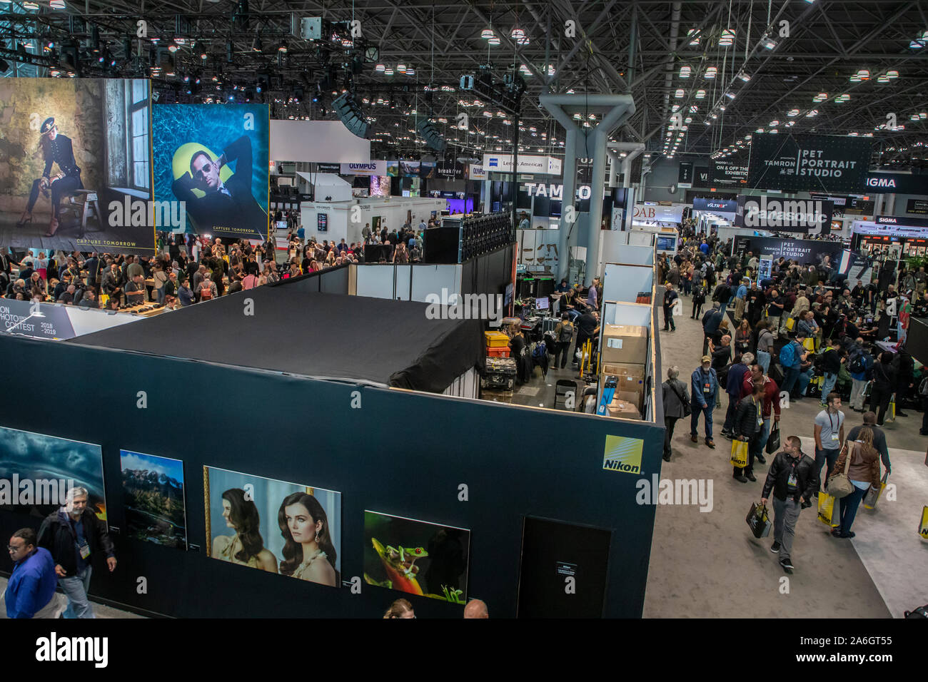 Photo exhibition and conference center hi-res stock photography and ...