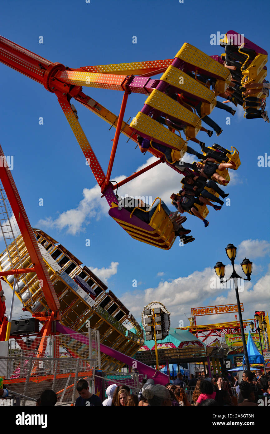 Carnival crowd 360 hi-res stock photography and images - Alamy