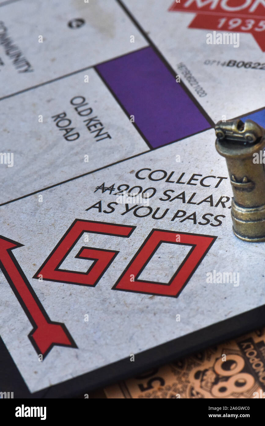 Go square on monopoly board hi-res stock photography and images - Alamy