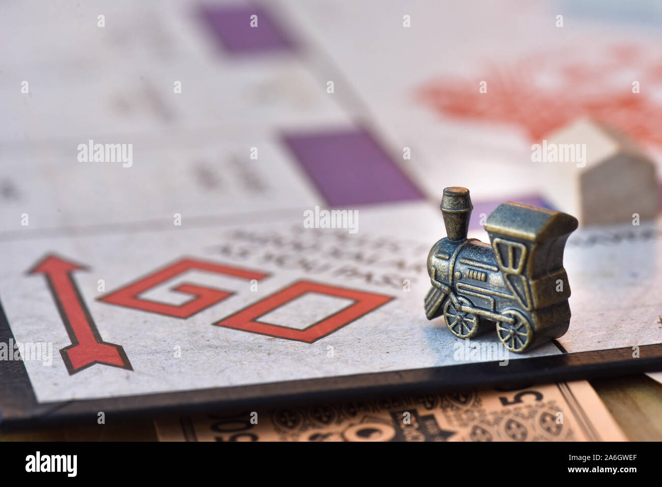 Go square on monopoly board hi-res stock photography and images - Alamy