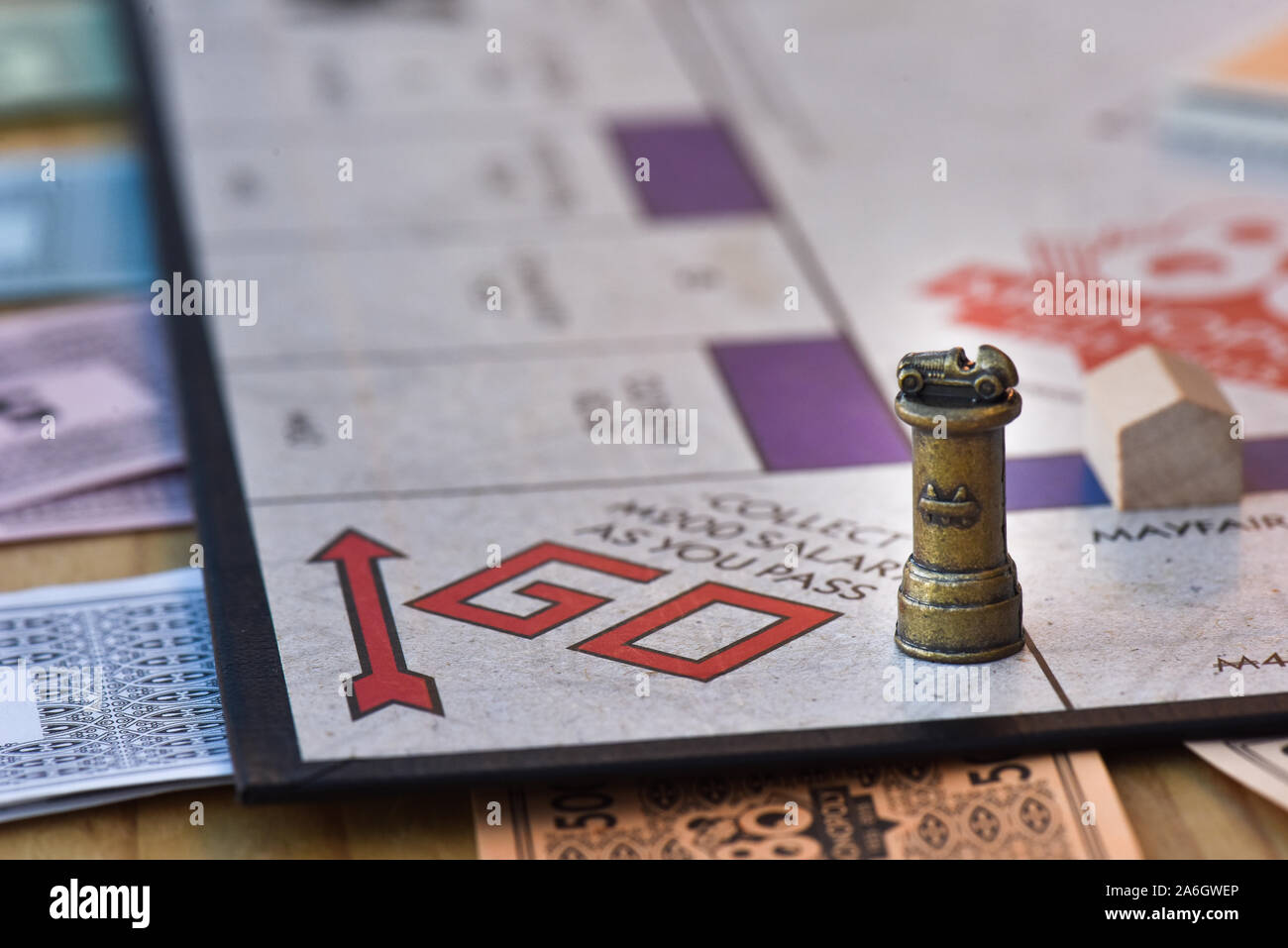 Family playing monopoly hi-res stock photography and images - Alamy