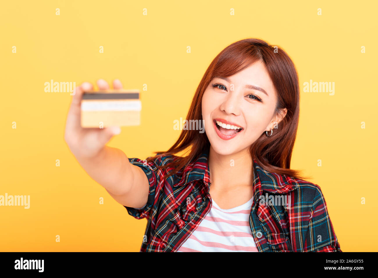 Woman hand showing card hi-res stock photography and images - Alamy