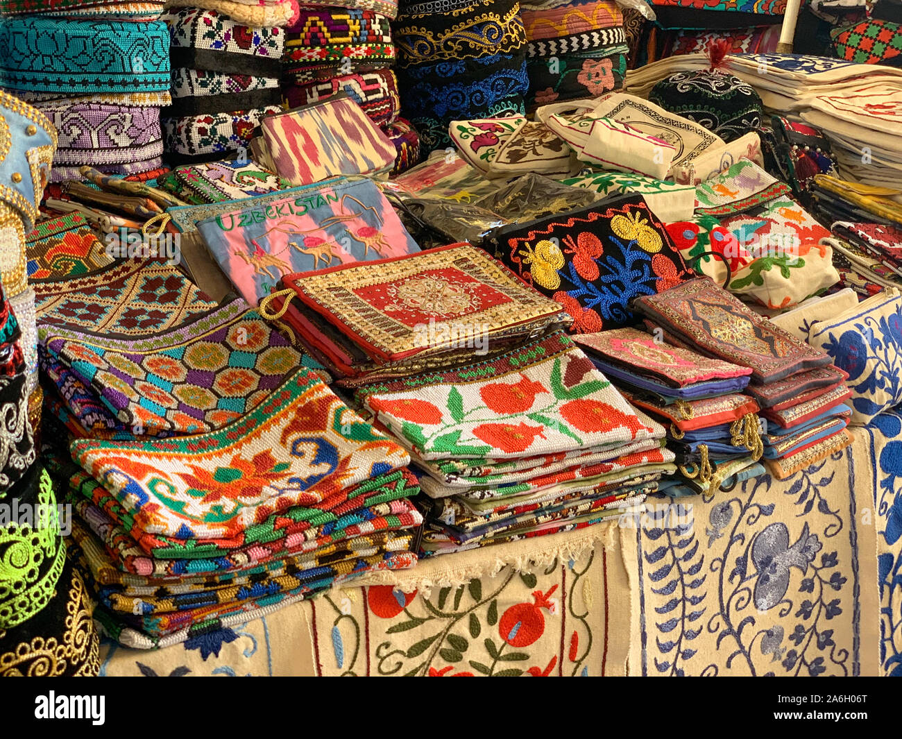 Uzbek traditional clothing hi-res stock photography and images - Alamy