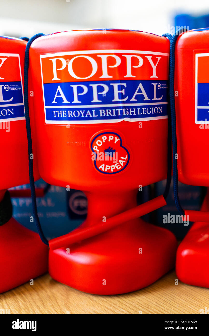 Remembrance poppy hi-res stock photography and images - Alamy