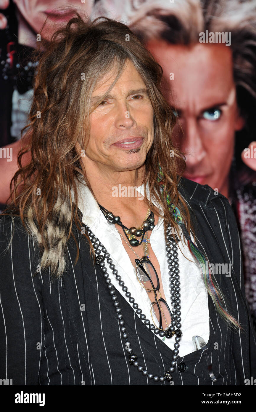 Steven tyler portrait hi-res stock photography and images - Alamy