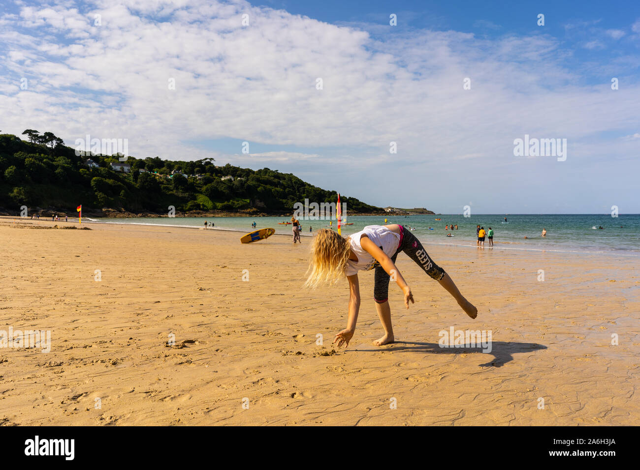 Beautiful athlete woman doing splits hi-res stock photography and ...