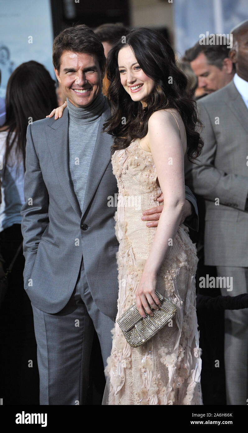 Andrea riseborough tom cruise hi-res stock photography and images - Alamy
