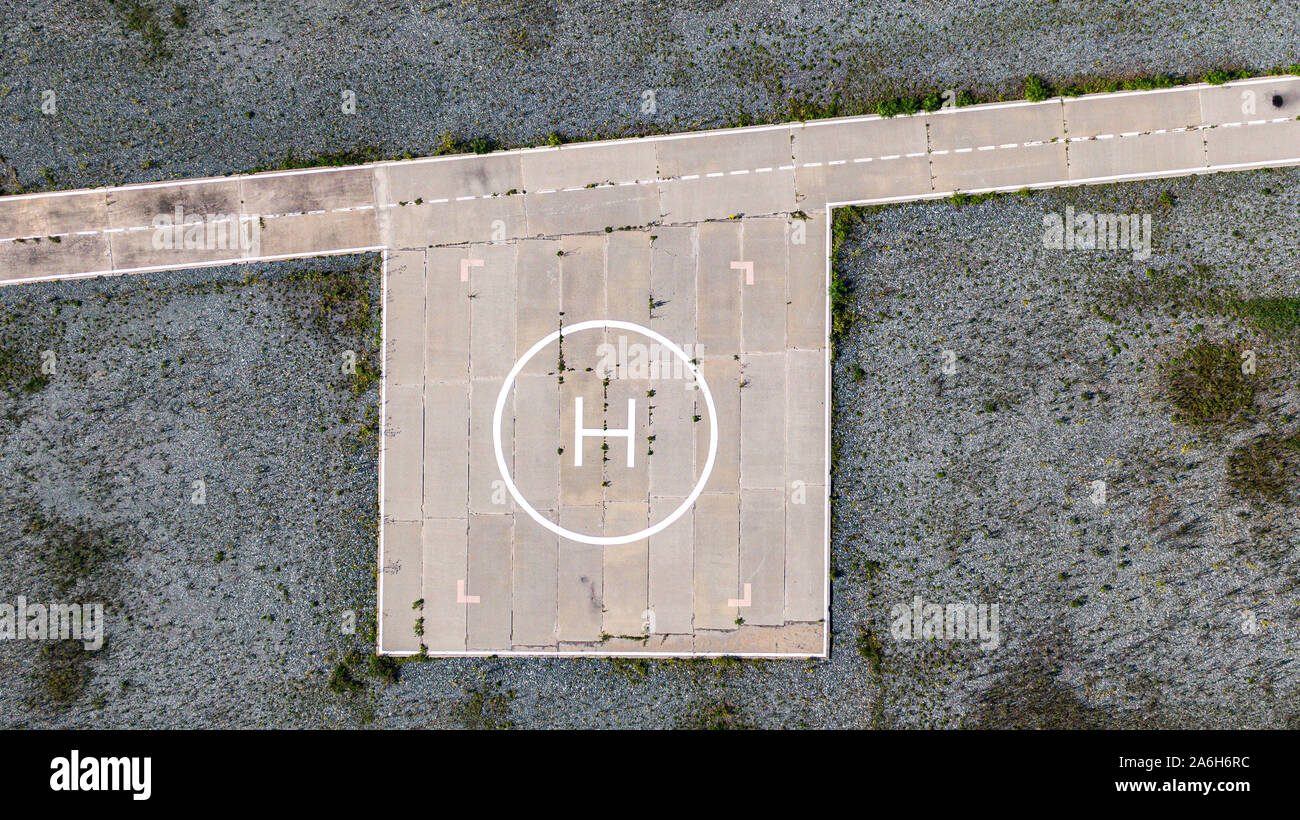 Rooftop helicopter landing pad helipad hi-res stock photography and ...