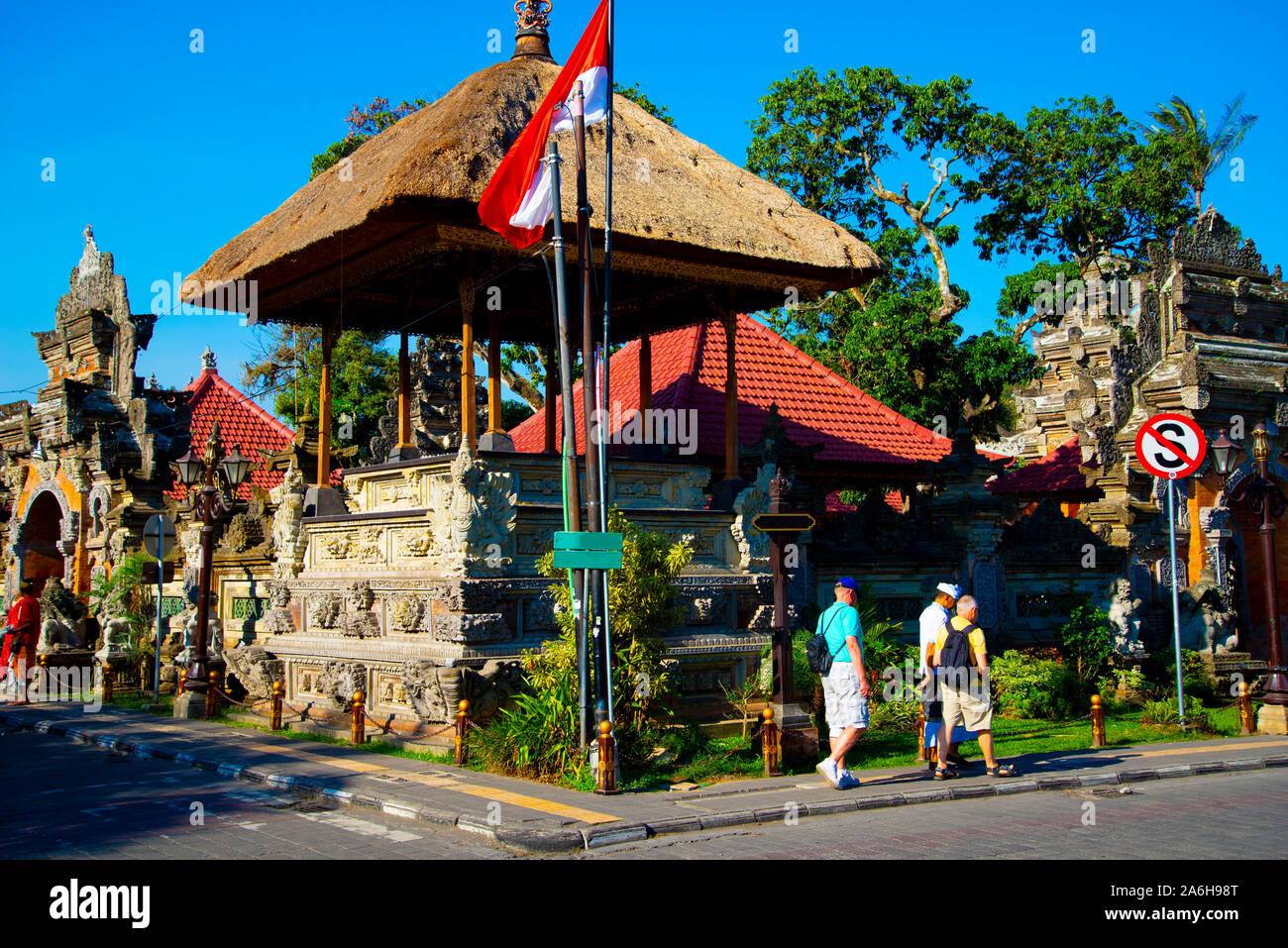 Ubud palace hi-res stock photography and images - Alamy