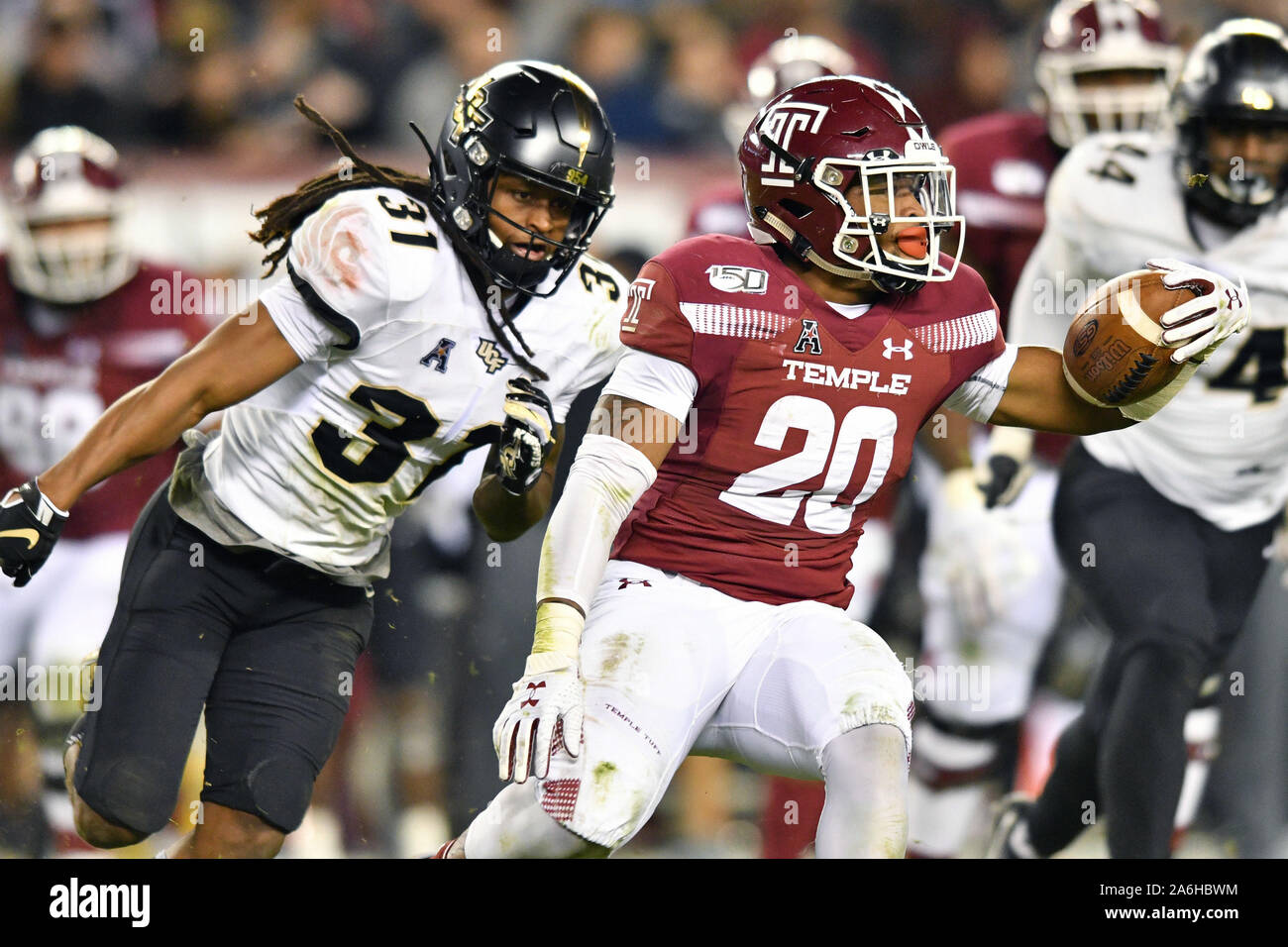 Philadelphia, Pennsylvania, USA. 26th Oct, 2019. Temple Owls running ...