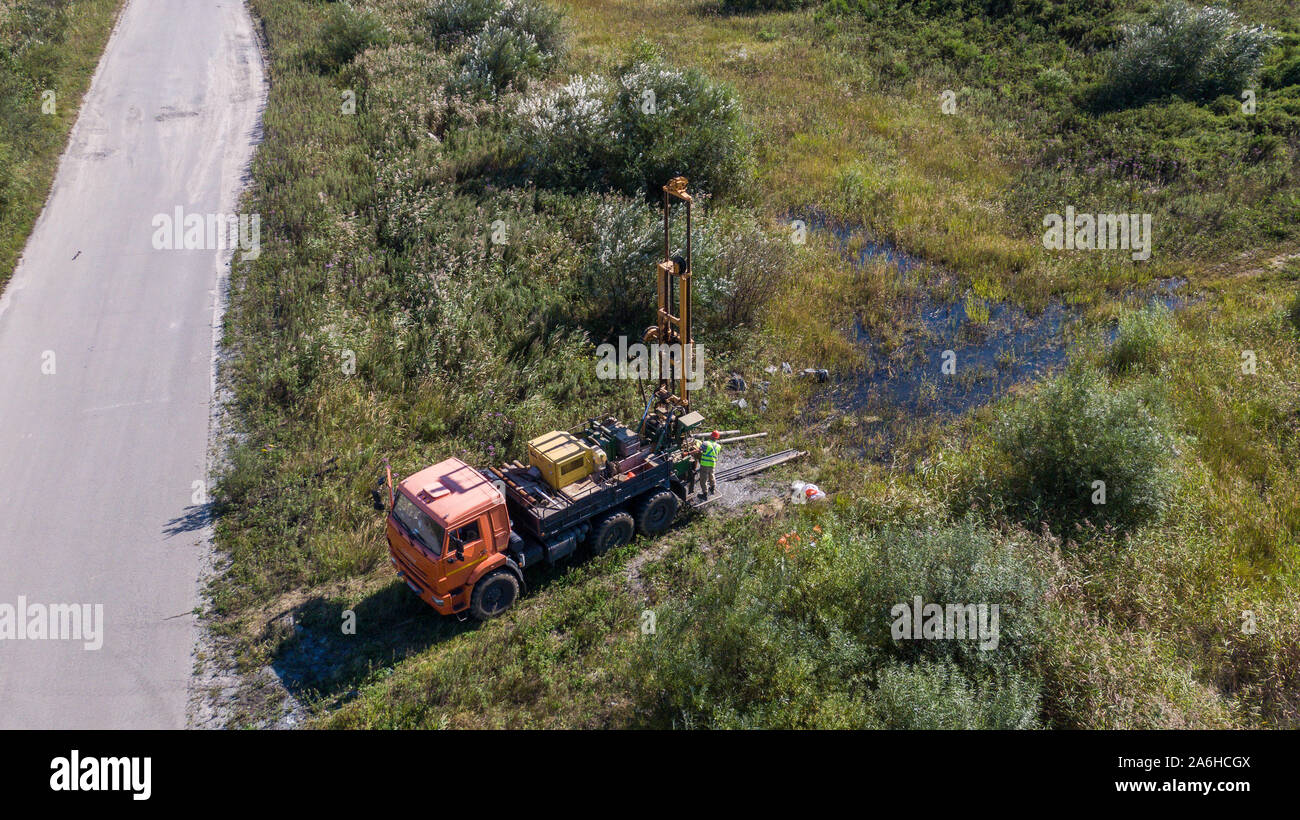 Mobile drilling rig for repair of oil and gas wells Stock Photo - Alamy