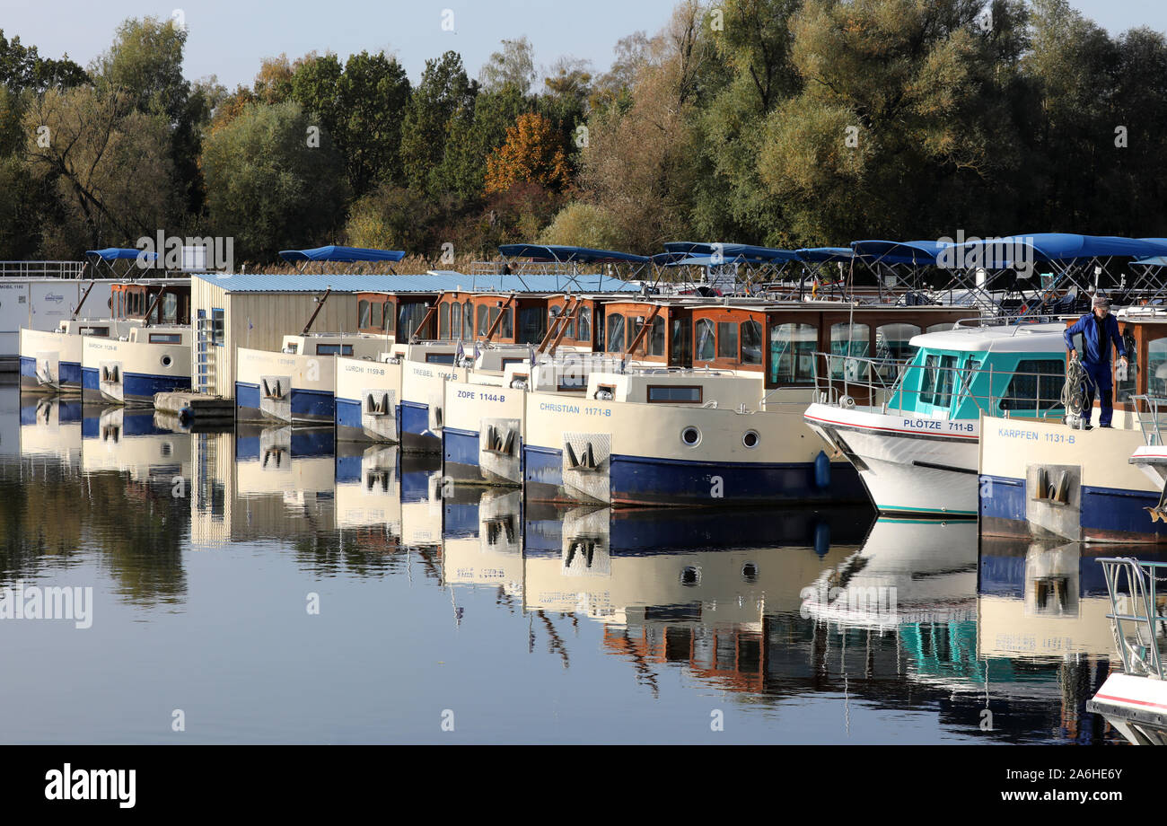 Rechlin, Germany. 23rd Oct, 2019. In the marina of the houseboat rental ...