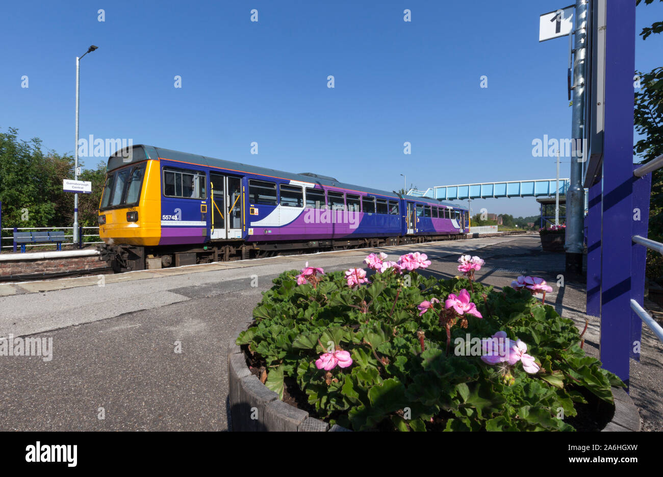 Arriva Northern rail class 142 pacer train at Gainsborough Central ...