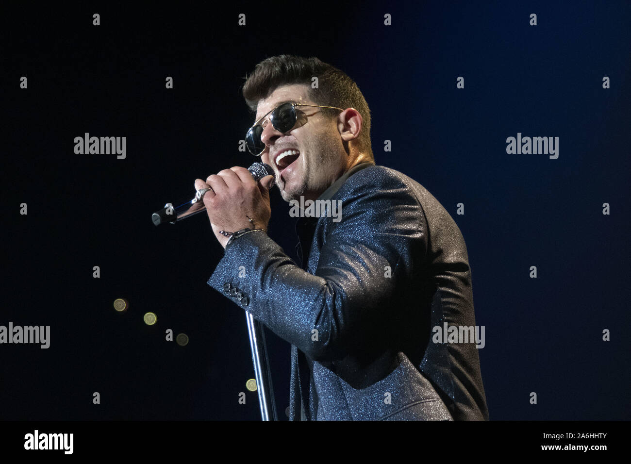 Robin s singer hi-res stock photography and images - Alamy